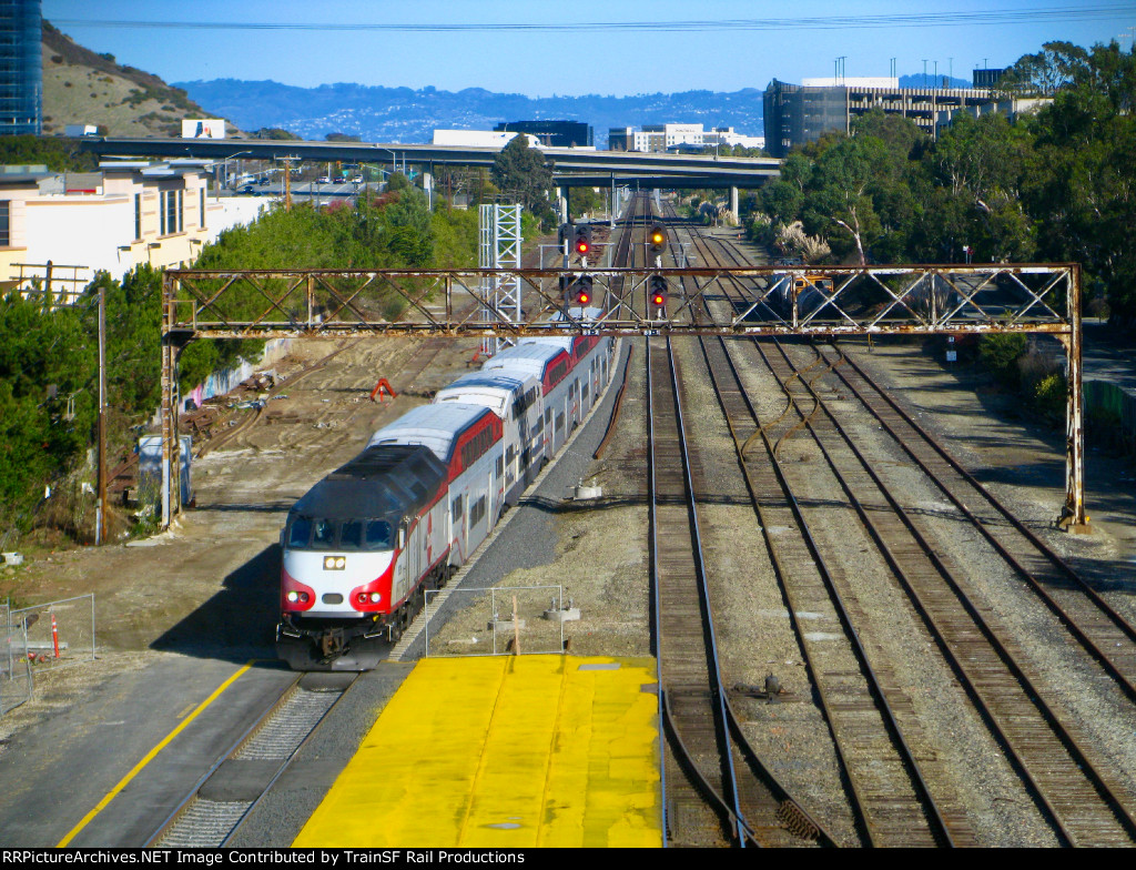 JPBX 926 Leads Caltrain 242